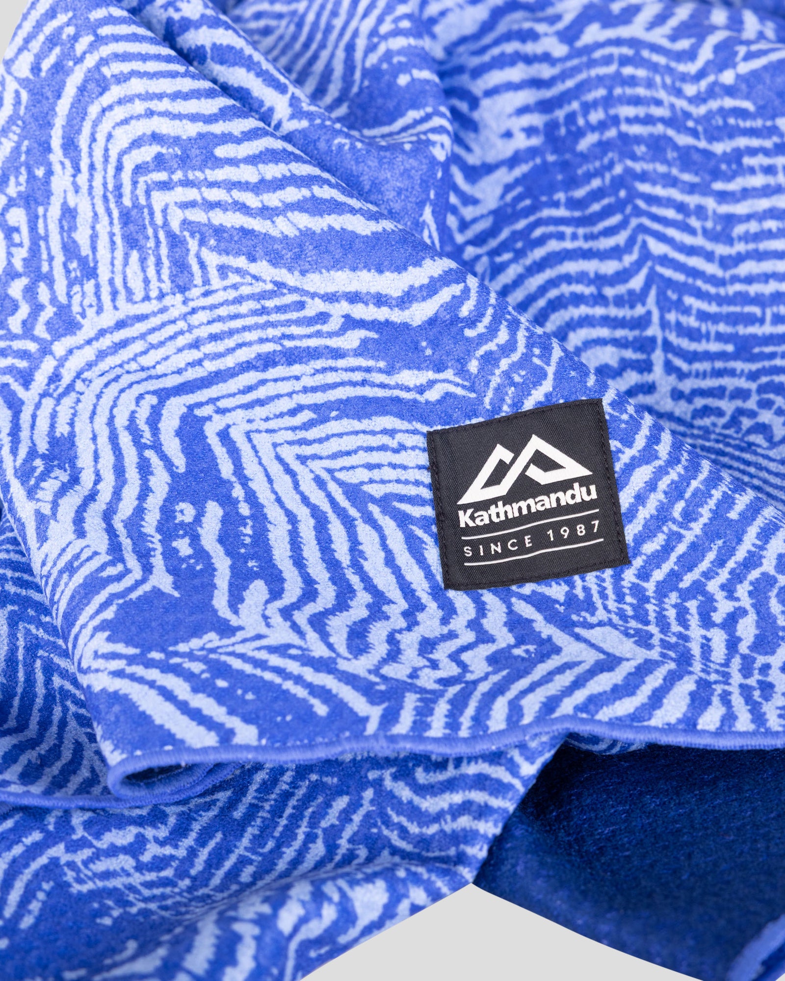 Roamer Sand Proof Beach Towel - Dark Peri Nature Lines Print – Kathmandu NZ