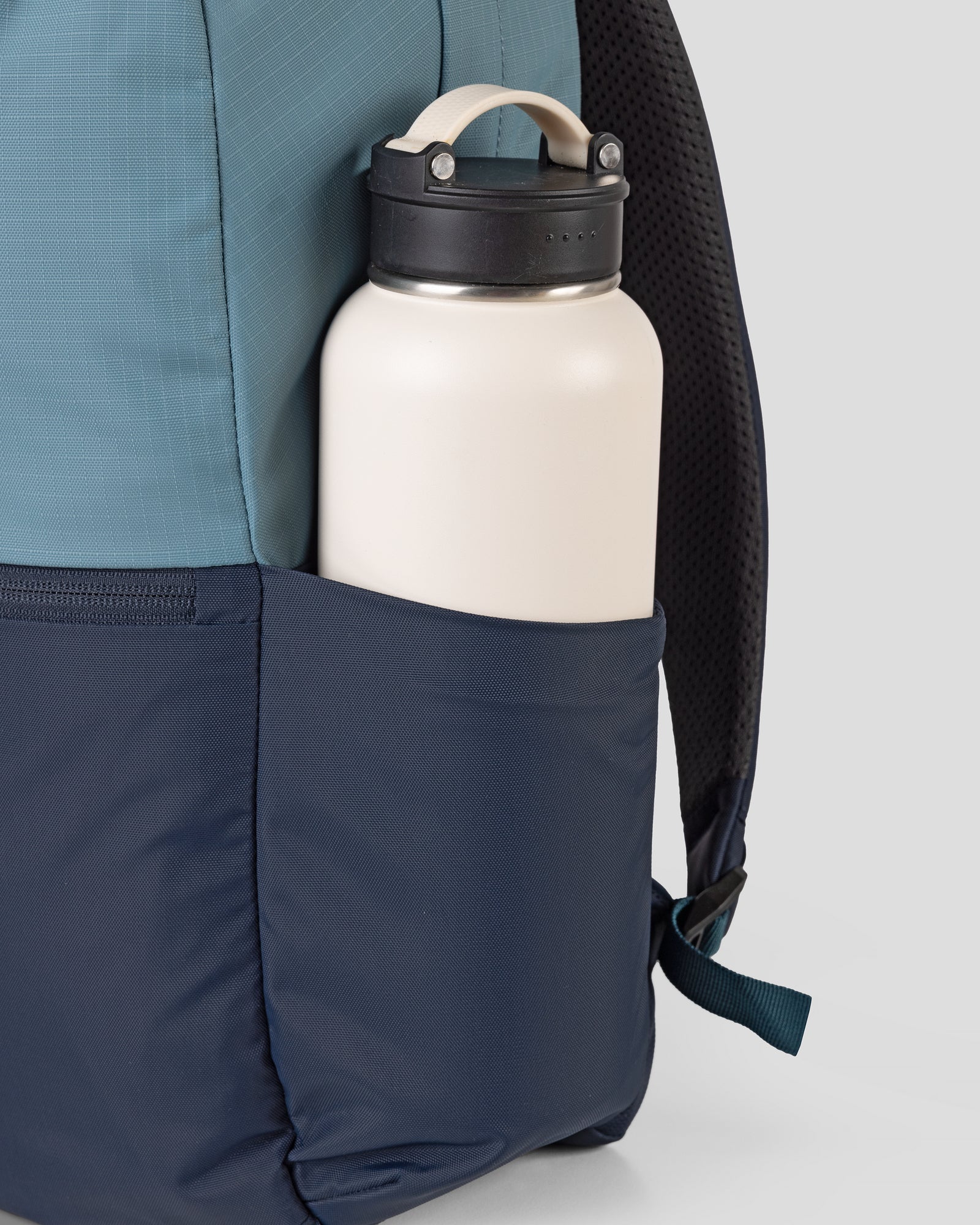 Axon Everyday Backpack - Washed Blue/Pure Navy – Kathmandu NZ