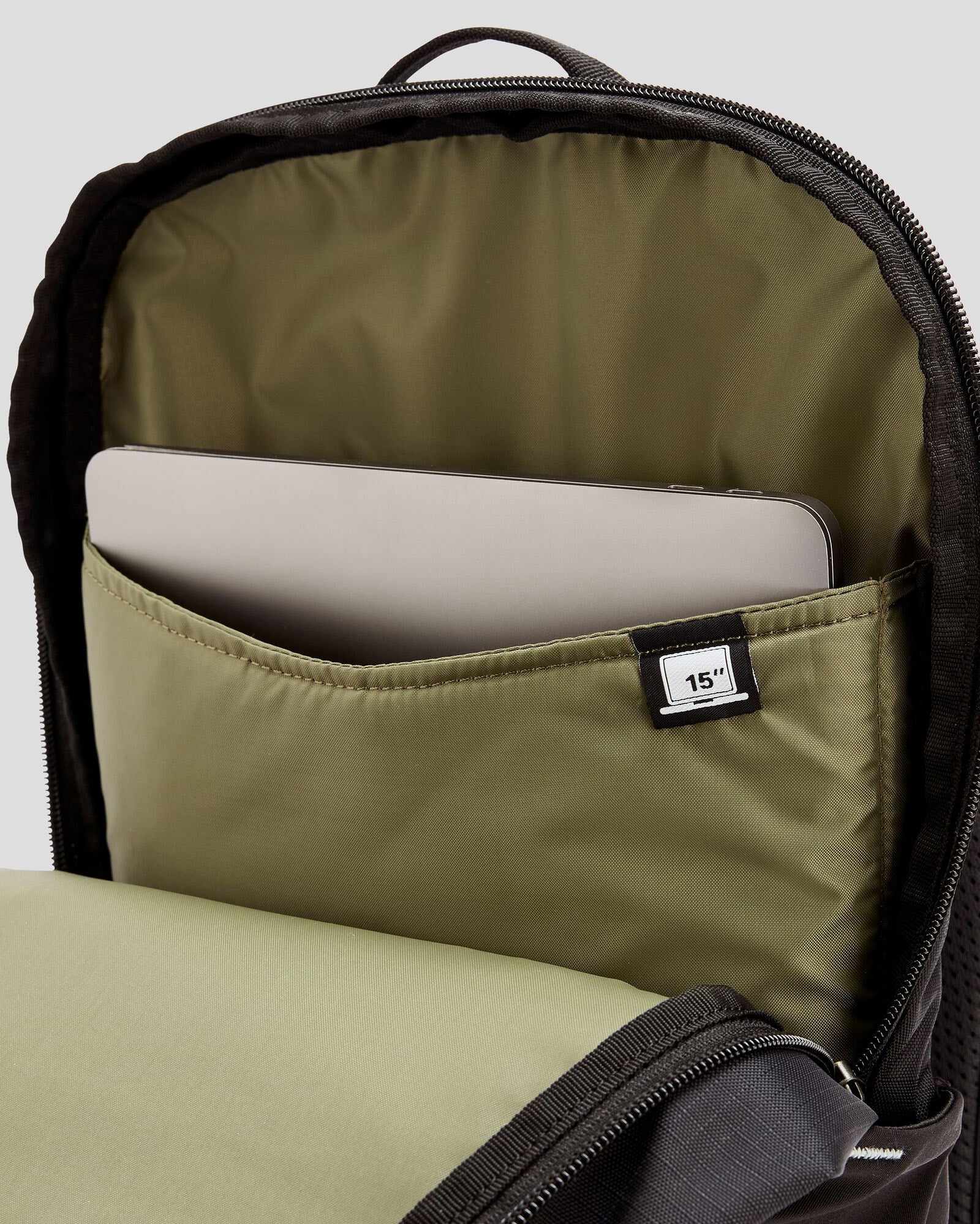 Axon Escape Backpack - 22L - Black Stingray – Kathmandu NZ