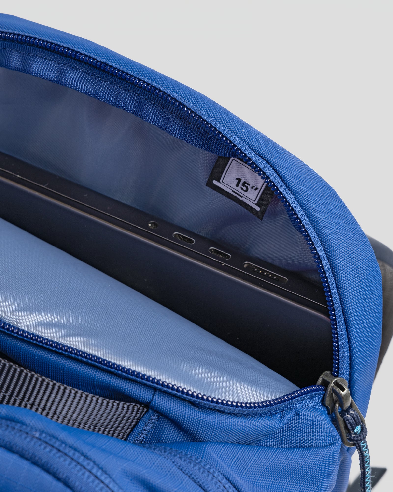 Axon Everyday Backpack - Bright Navy/Pure Navy – Kathmandu NZ