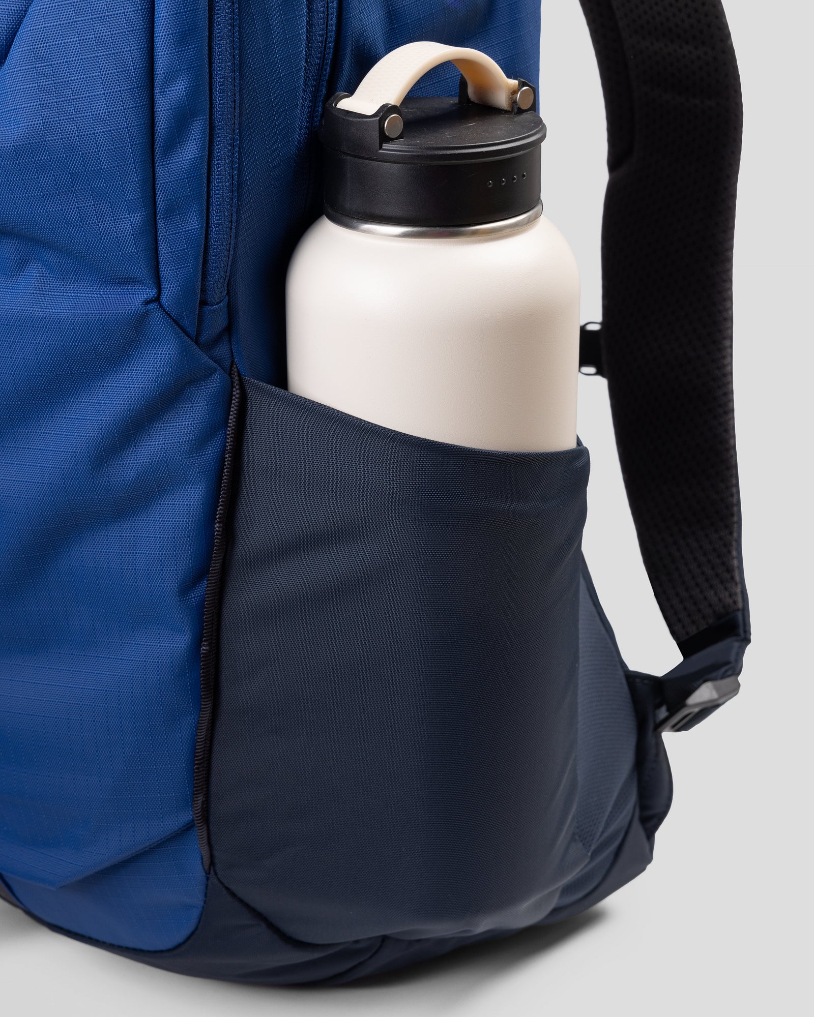 Axon Everyday Backpack - Bright Navy/Pure Navy – Kathmandu NZ
